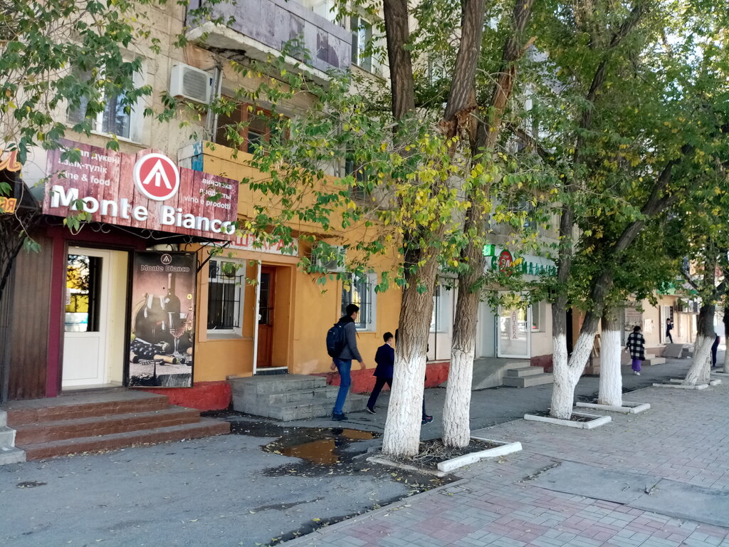 Market Montebianco, Atırav, foto