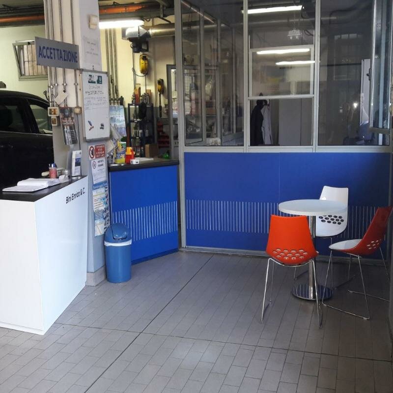 Jant ve lastikçiler Bini Enrico & C. - Officina Autorizzata Ford, Bologna, foto