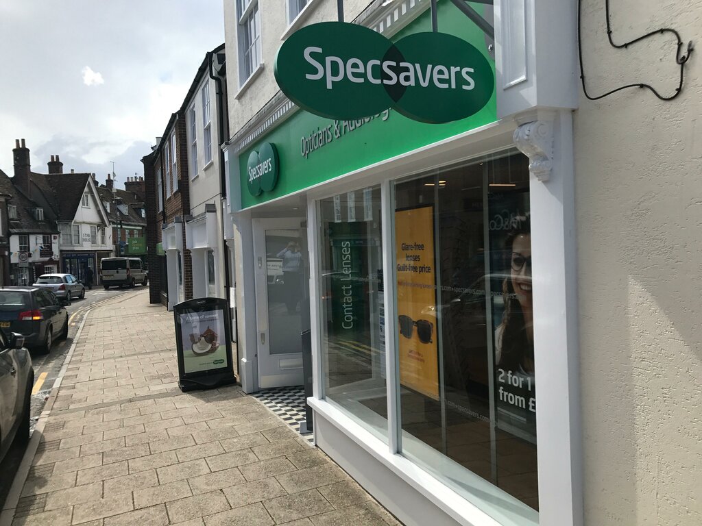 Giyim mağazası Specsavers Opticians and Audiologists - Blandford Forum, İngiltere, foto