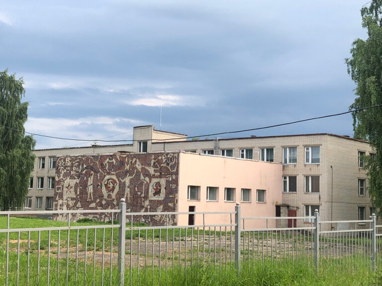 Ortaokul Dubkovskaya srednyaya obshcheobrazovatelnaya shkola Mou, Yaroslavskaya oblastı, foto