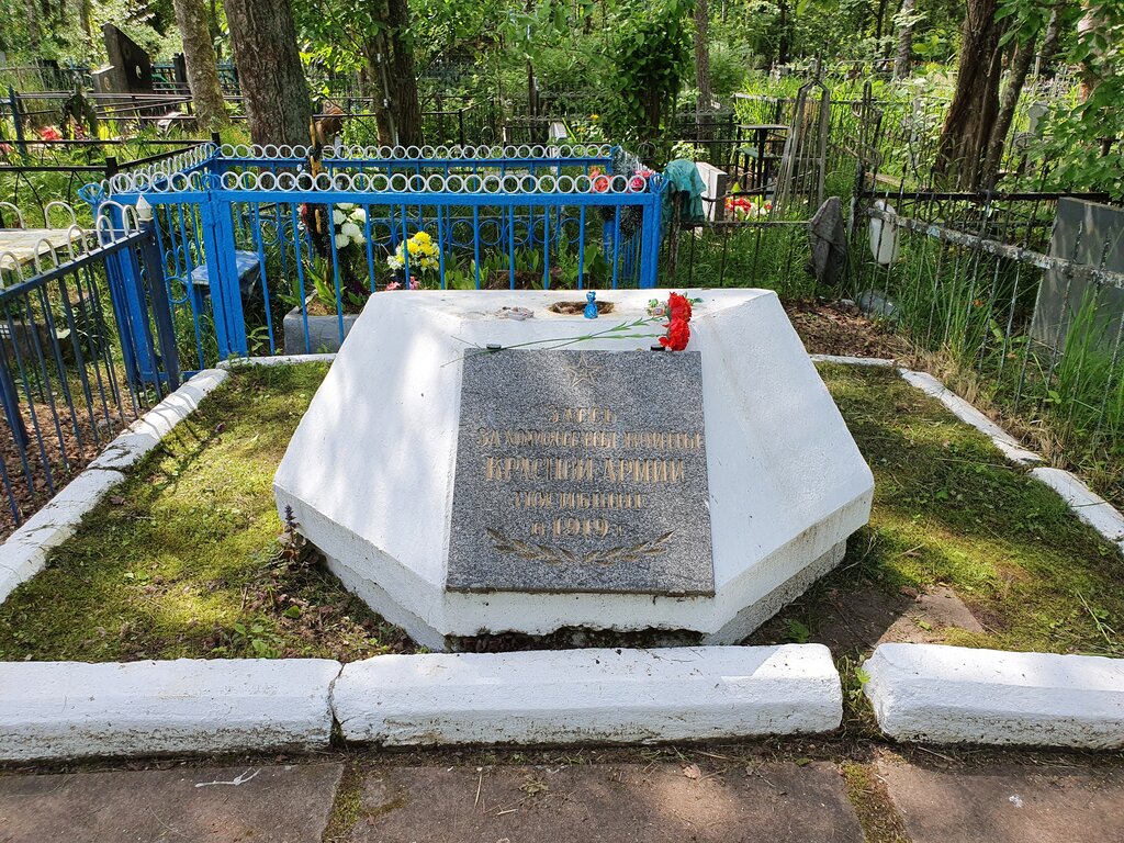 Anıt, heykel Братское захоронение красноармейцев, погибших в 1919 г., Saint‑Petersburg ve Leningradskaya oblastı, foto