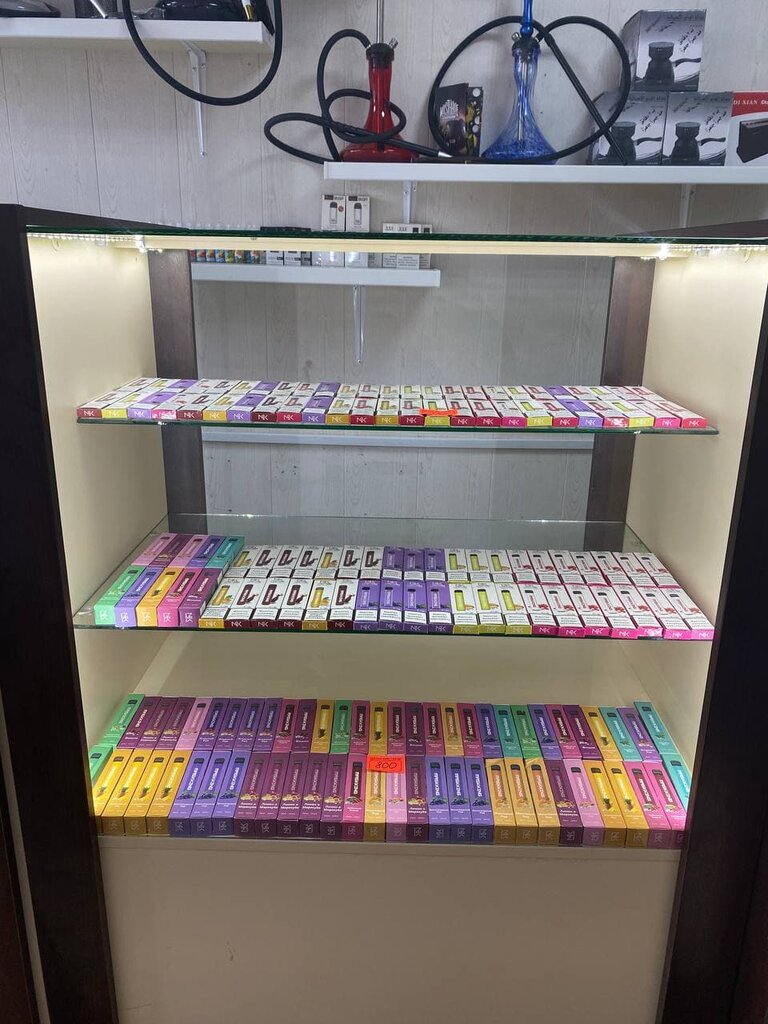 Tütün, sigara mağazaları Smoke Boss, Kırım Cumhuriyeti, foto