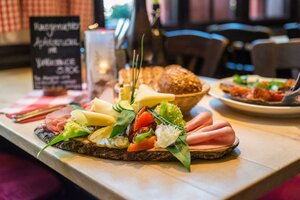 Bocksbeutel-Stube im Hotel Pillhofer (Bavaria, Nürnberg, Königstraße, 78), restoran  Nurnberg'den