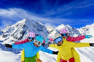 Skischule Aktiv Fügen - Skiverleih & Skikurse (Tyrol, Schwaz, Fügen), spor ve eğlence merkezi