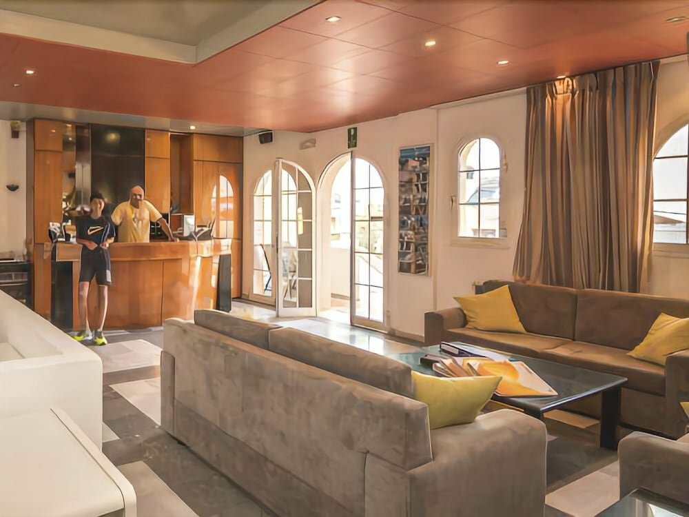 Otel Manias Hotel Apartments, Dünya, foto