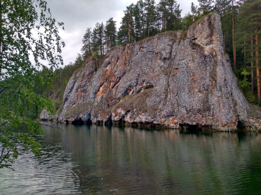Dağ zirvesi Скала Незнакомка, Sverdlovskaya oblastı, foto