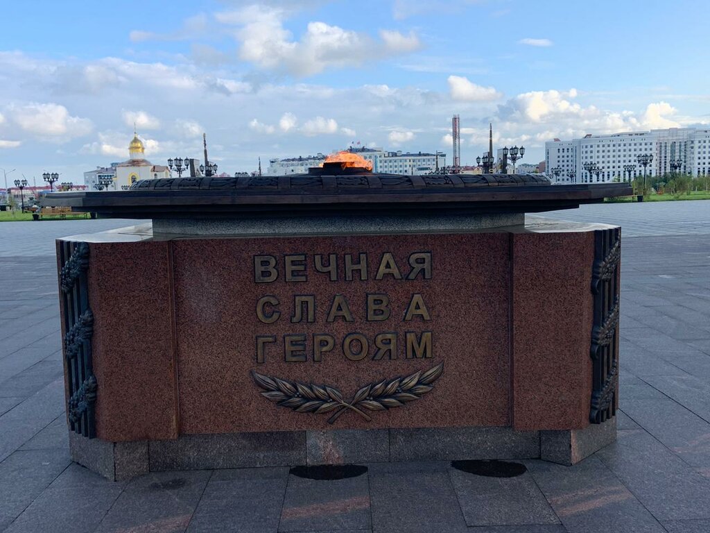 Anıt, heykel Вечный огонь, Salehard, foto