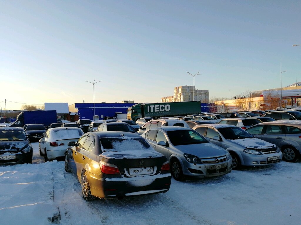 Otoparklar Parking lot, Yekaterinburg, foto