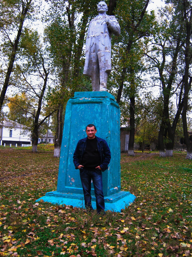 Anıt, heykel В.И. Ленин, Lugansk Bölgesi, foto