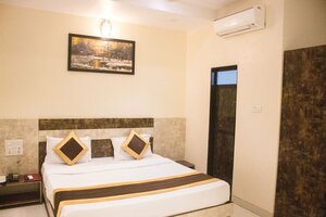 Hotel Embassy Grand (State of Maharashtra, Mumbai, Chembur - Sant Gadge Maharaj Chowk, V.N.P. (R.C. Marg) Monorail Station), otel  Mumbai'den