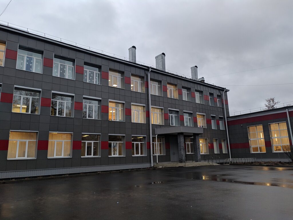 Ortaokul Kirishskaya shkola Srednego Obshchego Obrazovaniya № 1, Kirishi, foto