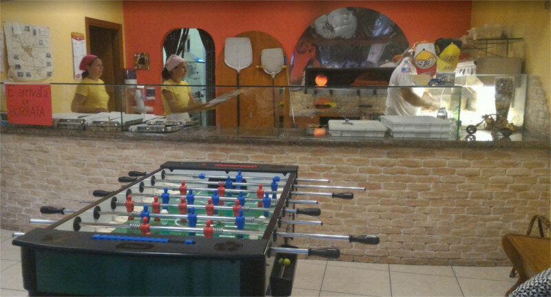 Pizzacılar Pizzeria Time Out, Dünya, foto