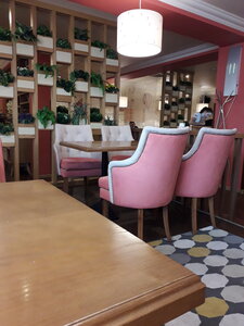 Svoia kompaniia (Oktyabrya Avenue No:115, Ufa), restoran  Ufa'dan