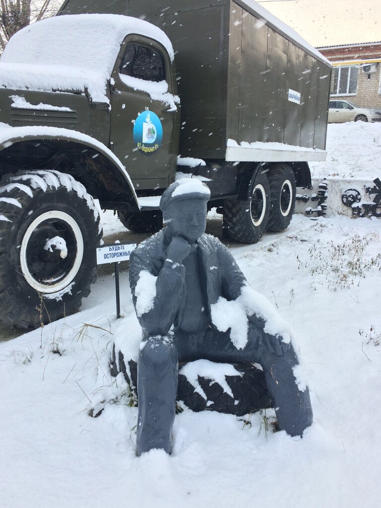 Teknoloji anıtı Памятник автомобилю ЗиЛ, Kamensk‑Uralski, foto