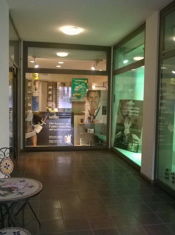 Eczaneler Farmacia Dr. Minelli Tullio, Lombardiya, foto
