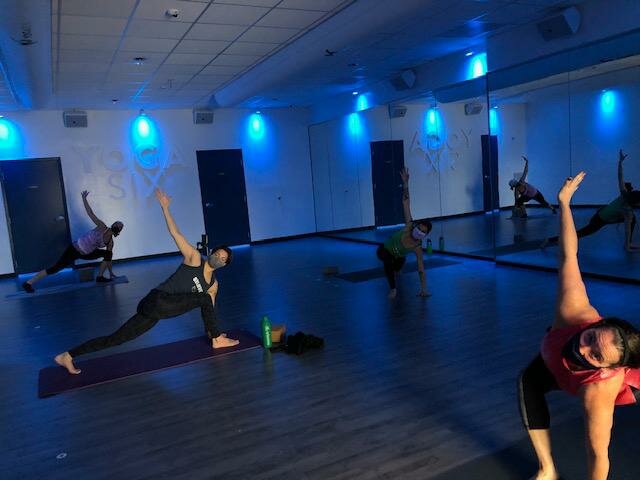 Yoga stüdyosu YogaSix, New Jersey Eyaleti, foto