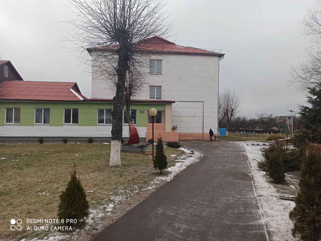 Ortaokul Srednyaya shkola № 2 s Litseyskimi i Gimnazicheskimi Klassami, Bialynichy, foto