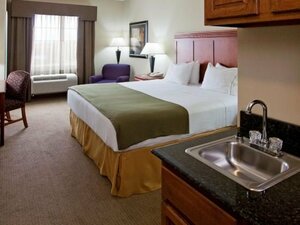 Holiday Inn Express Ada (Oklahoma, Pontotoc County, Ada), otel  Ada'dan
