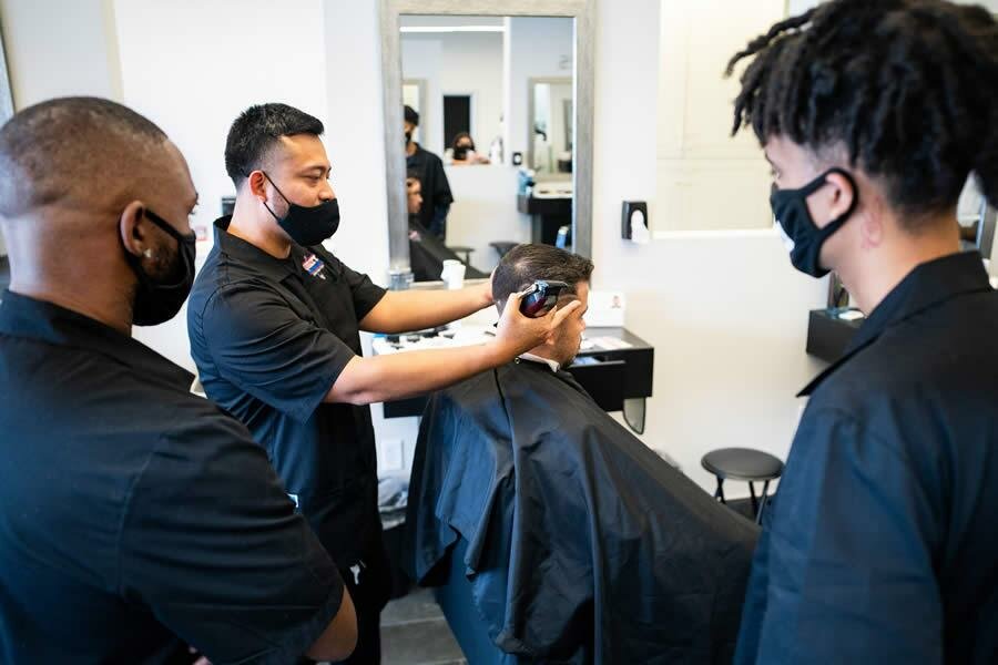 Ortaokul Quality Barber College, Texas, foto
