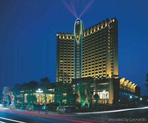 Wellton International Hotel Dongguan (Guangdong Province, City of Shenzhen, Airport Line, Qiaotou metro station), otel  Dongguan'dan