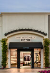 Oliver Peoples (California, Riverside County, Palm Desert), giyim mağazası  Palm Desert'ten