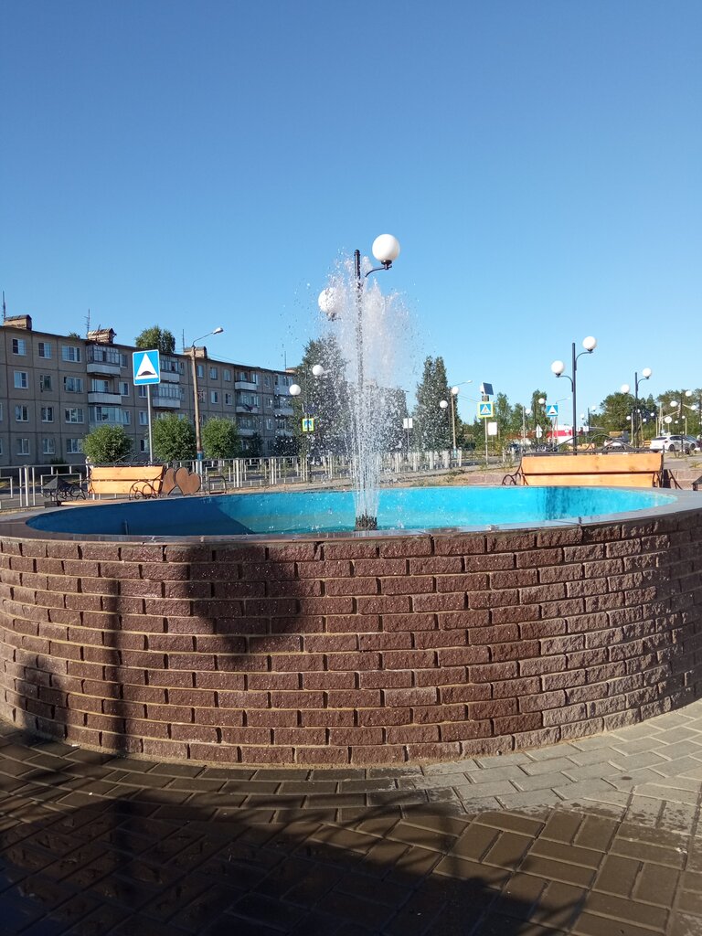 Çeşme Фонтан имени The Beatles, Nijegorodskaya oblastı, foto