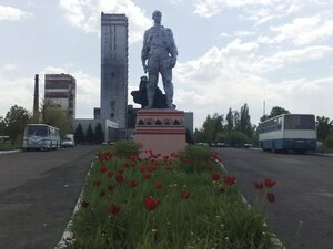 Шахтёр (Sorokynskyi raion / Krasnodonskyi raion), park, sokak heykeli  Lugansk Bölgesi'nden
