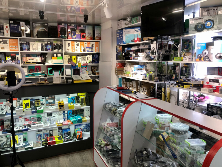 Elektrik ve elektrikli ürün mağazası Магазин 12 Volt, Ungen, foto