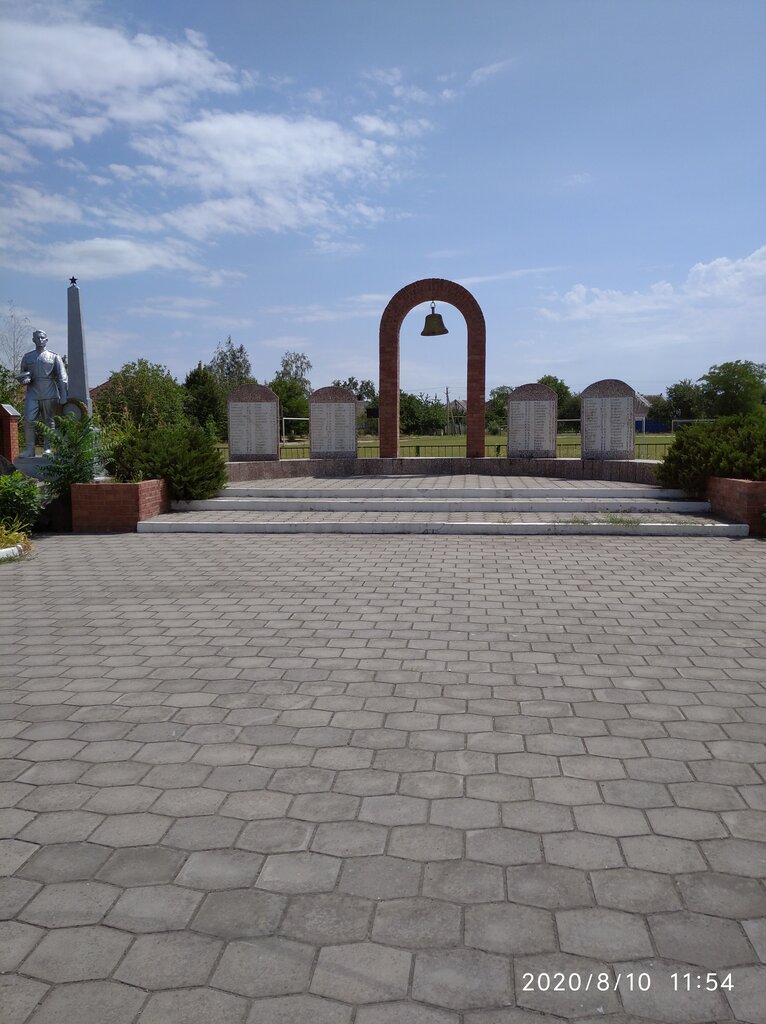 Anıt, heykel Мемориал памяти погибшим воинам в Великой Отечественной войне, Stavropolski krayı, foto