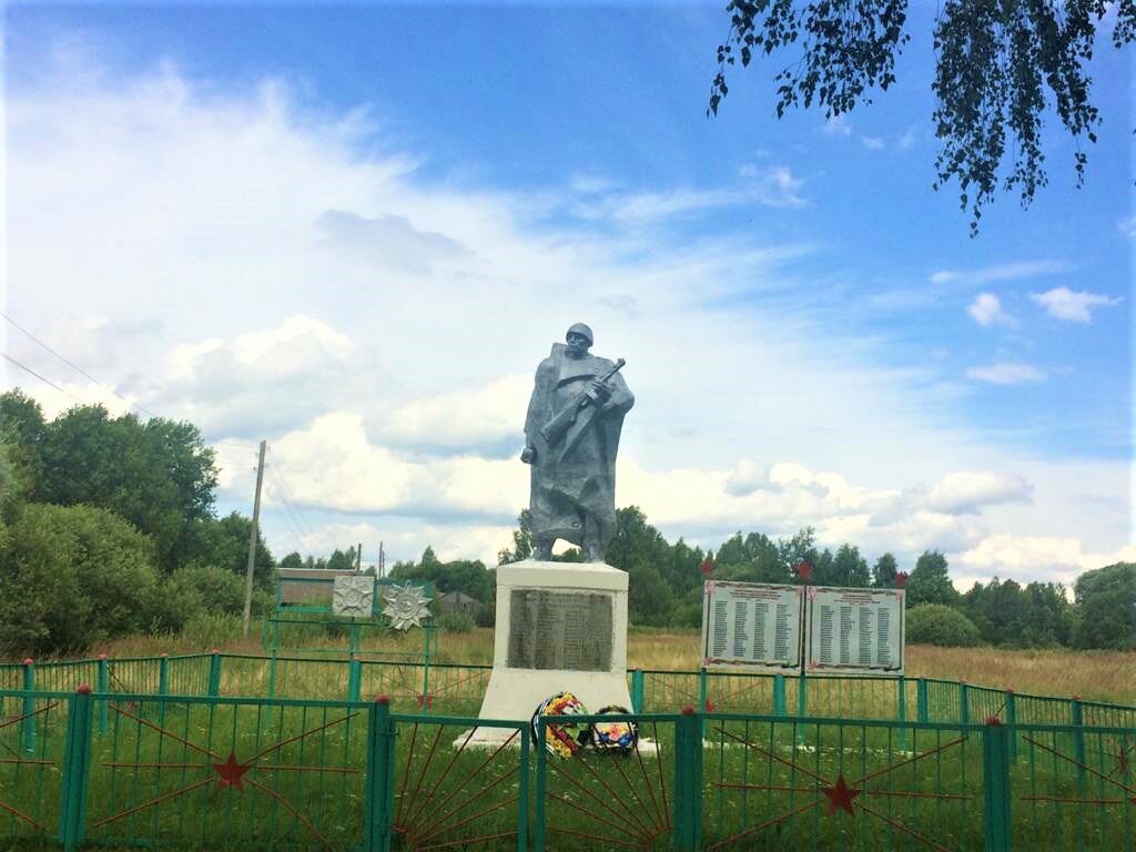 Anıt, heykel Воинам-землякам, не вернувшимся с войны, Kalujskaya oblastı, foto