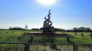 Воинам, павшим в годы Великой Отечественной войны (Republic of Sakha (Yakutia), Olyokminskiy rayon, Abaginskiy nasleg, selo Abaga tsentralnaya, ulitsa Millera), anıt, heykel  Saha Cumhuriyeti'nden (Yakutistan'dan)
