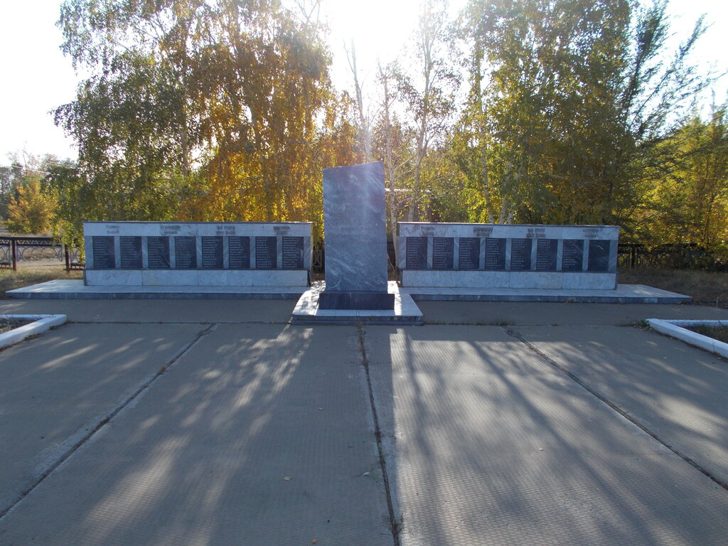 Anıt, heykel Воинам-односельчанам, павшим в Великой Отечественной войне, Orenburgskaya oblastı, foto
