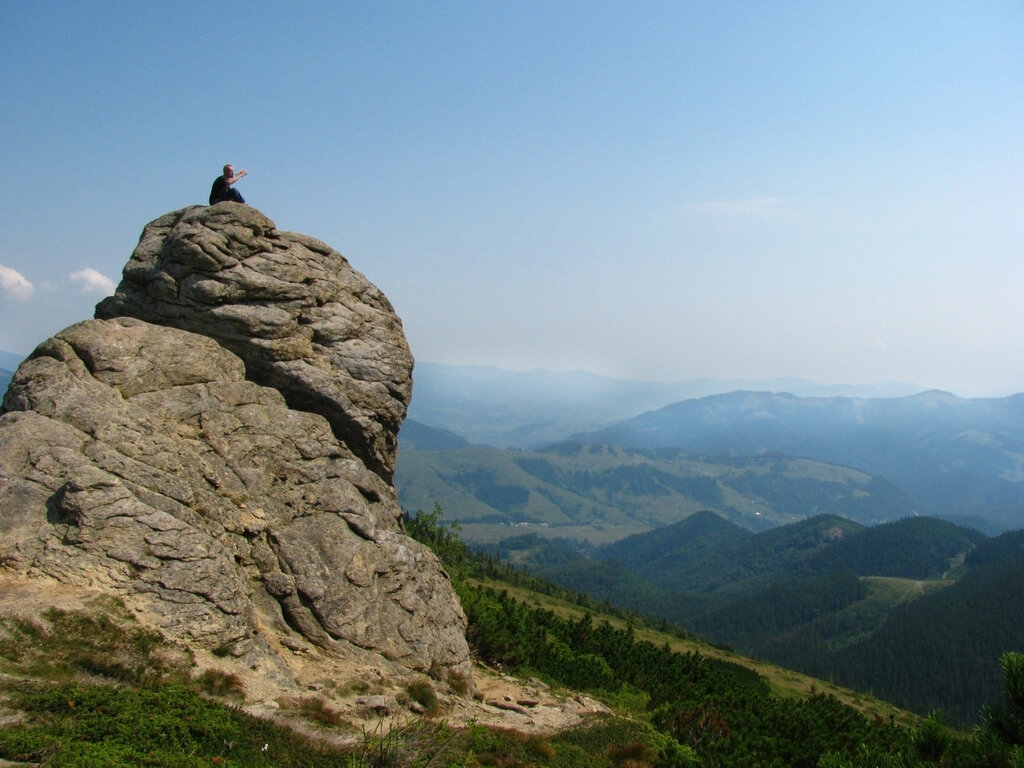 Dağ zirvesi Гора Ушастый камень, Ivano‑Frankovsk Bölgesi, foto