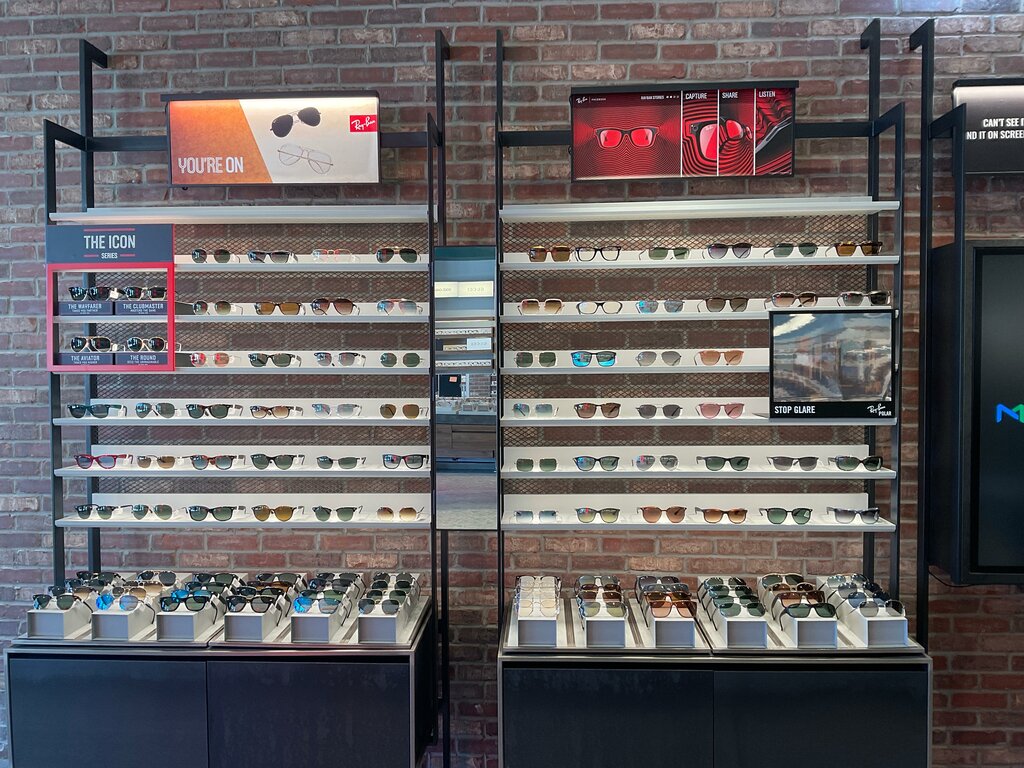 Giyim mağazası LensCrafters, Massachusetts, foto