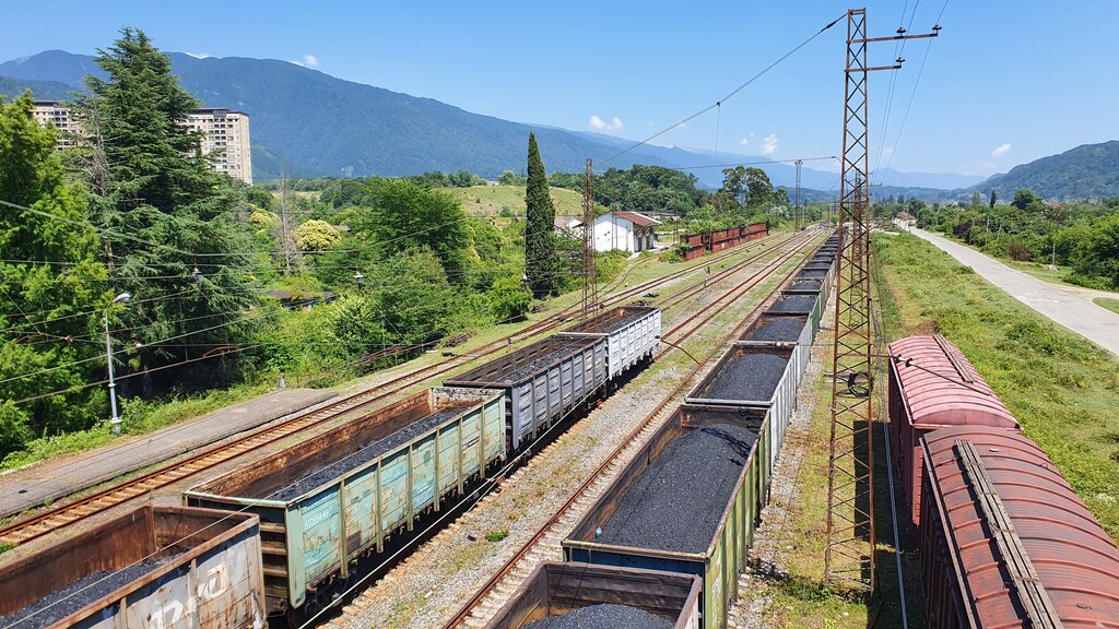 Tren istasyonu Bzypta Station, Gagra Bölgesi, foto