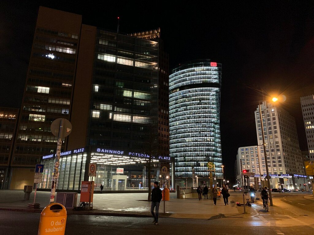 Metro istasyonu Potsdamer Platz, Berlin, foto