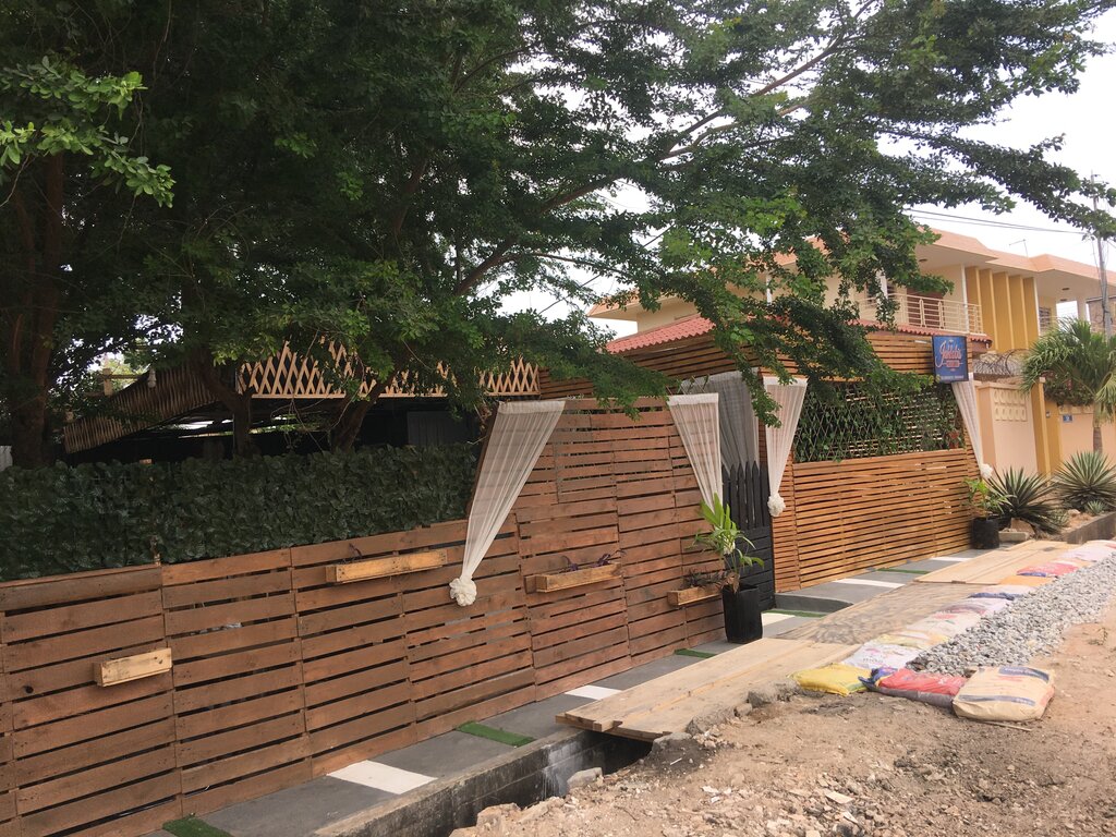 Bar Jahlobis pub and lounge, Akra, foto