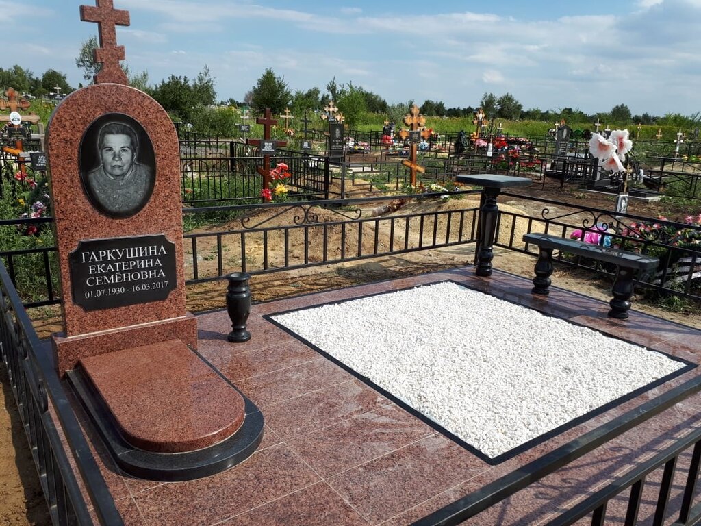 Heykel ve mezarlık taşı üreticileri Харон, Rostovskaya oblastı, foto