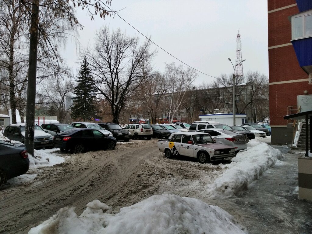 Otoparklar Parking lot, Samara, foto