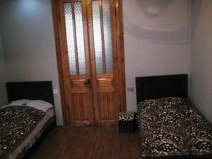 Khvamli 2002 (Raca-Leçhumi ve Kvemo Svaneti, Tsageri, ulitsa Tamar Mepe), otel