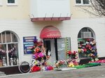 Сказка (ulitsa Lunacharskogo No:4, mikrorayon Zavodskoy), yapay bitki ve çiçek  Kamensk‑Şahtinski'den