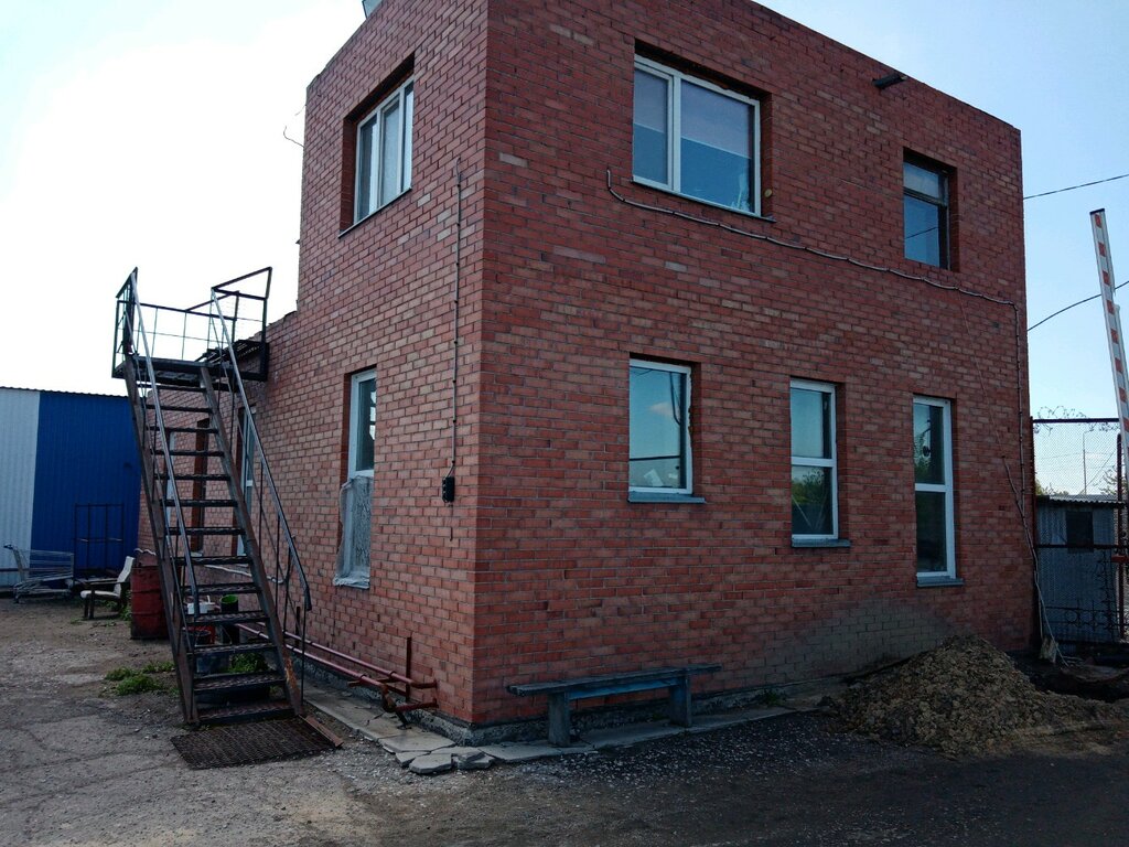 Geçiş noktaları, güvenlik kontrol alanı Parking lot, Omsk, foto