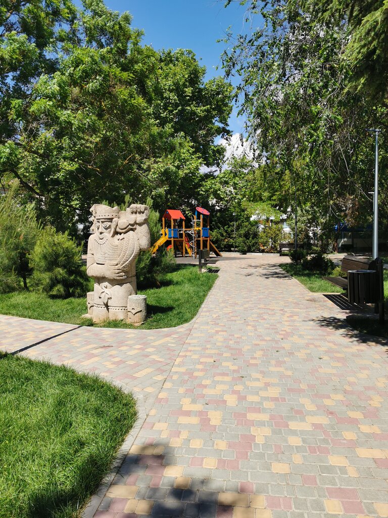 Kültür ve eğlence parkları Октябрьский сквер, Yevpatorya, foto
