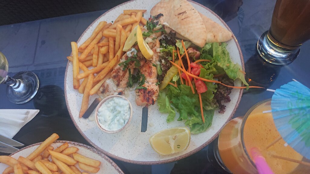 Kafe Tony Tavern, Dünya, foto