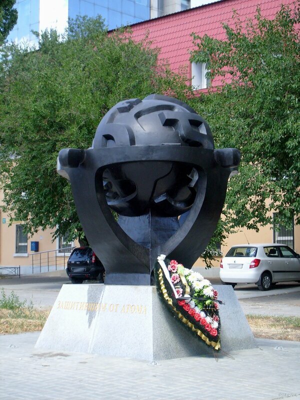 Anıt, heykel Защитившим от атома, Volgograd, foto
