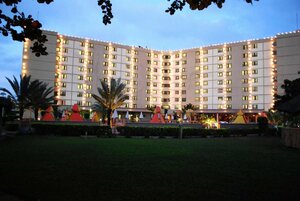 Golden Tulip Festac Lagos (Lagos), otel  Lagos'tan