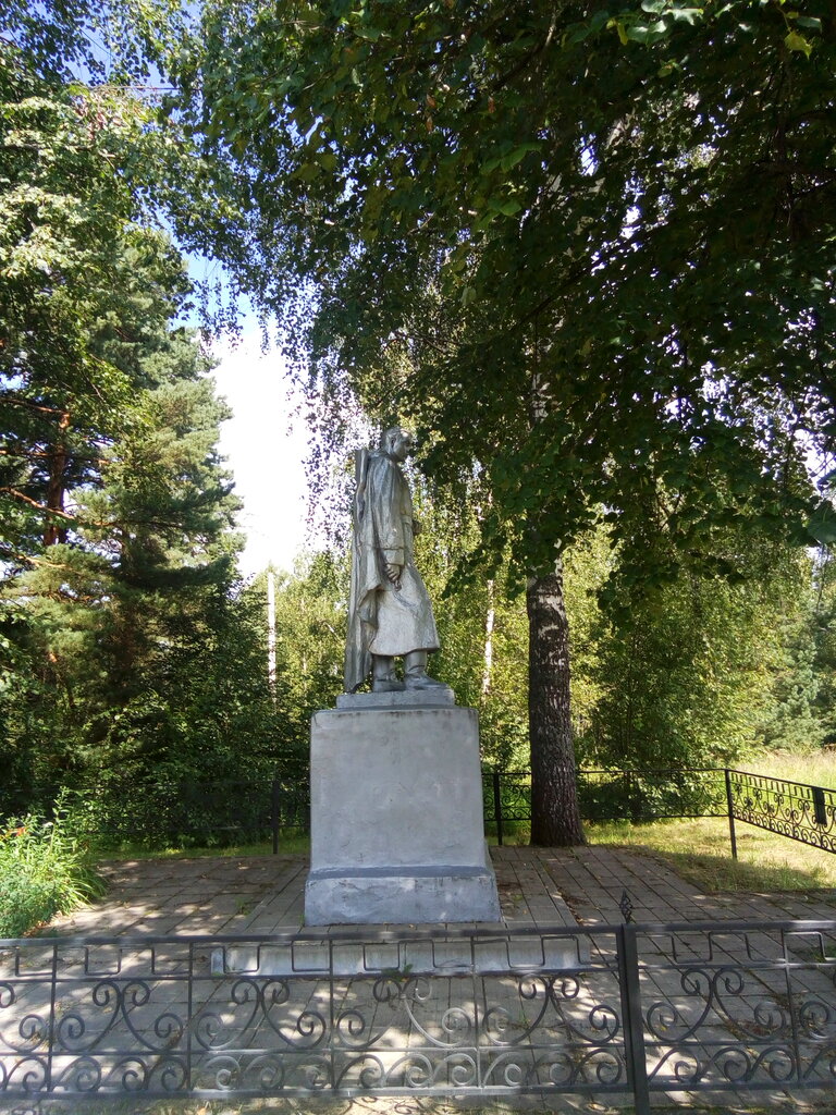 Anıt, heykel Братская могила, Kalujskaya oblastı, foto