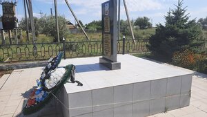 А.М. Зверев (Astrakhan Region, Ikryaninskiy District, posyolok Anatoliya Zvereva, ulitsa Mira), anıt, heykel  Astrahanskaya oblastından