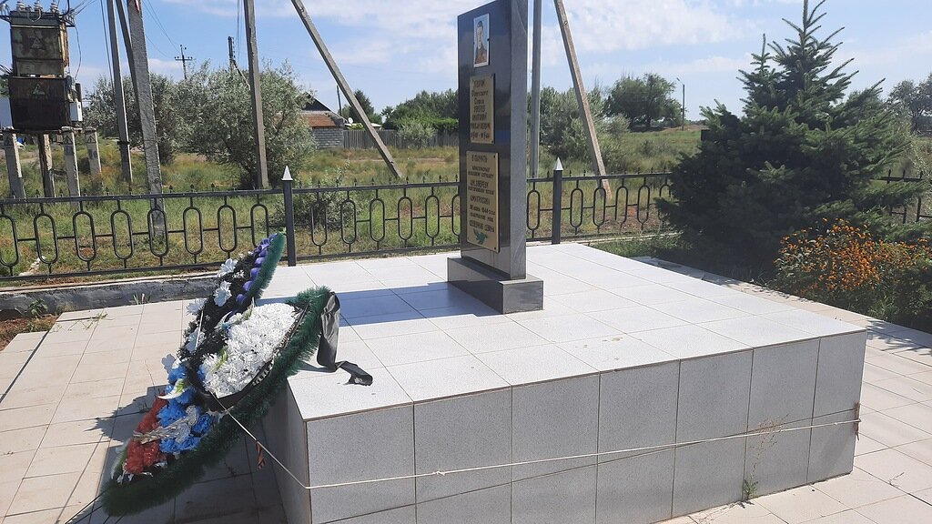 Anıt, heykel А.М. Зверев, Astrahanskaya oblastı, foto
