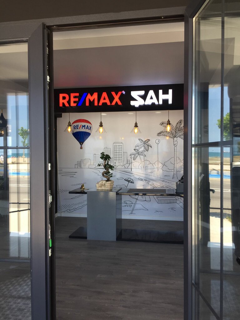 Emlak ofisi Re/Max, Karasu, foto